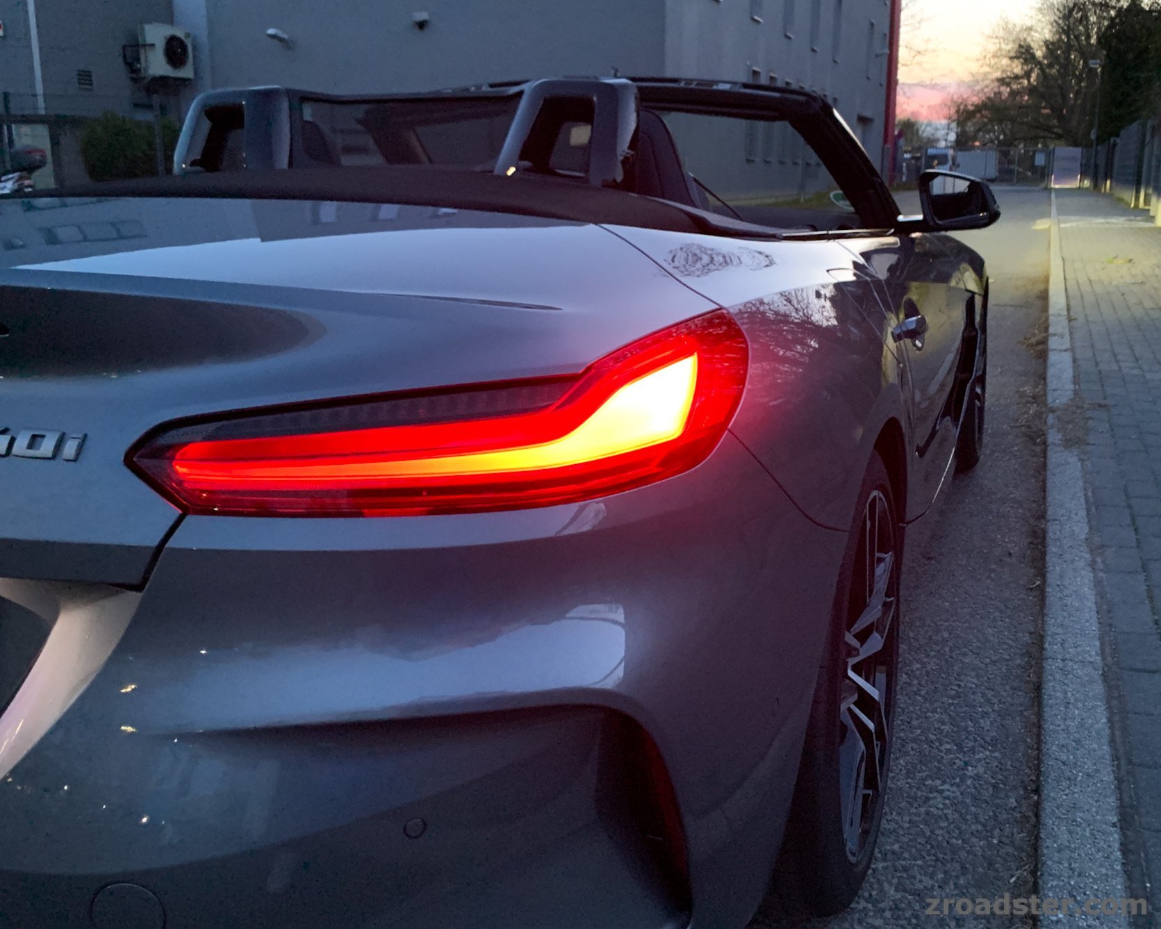 BMW_Z4_G29_M40i_Skyscraper_Heck_Night.jpeg | zroadster.com - Die deutsche BMW Z Community.